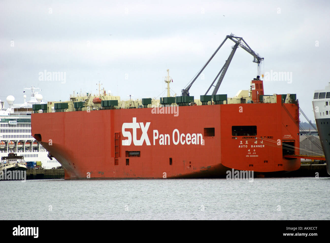 Voyage ship departures hi-res stock photography and images - Alamy