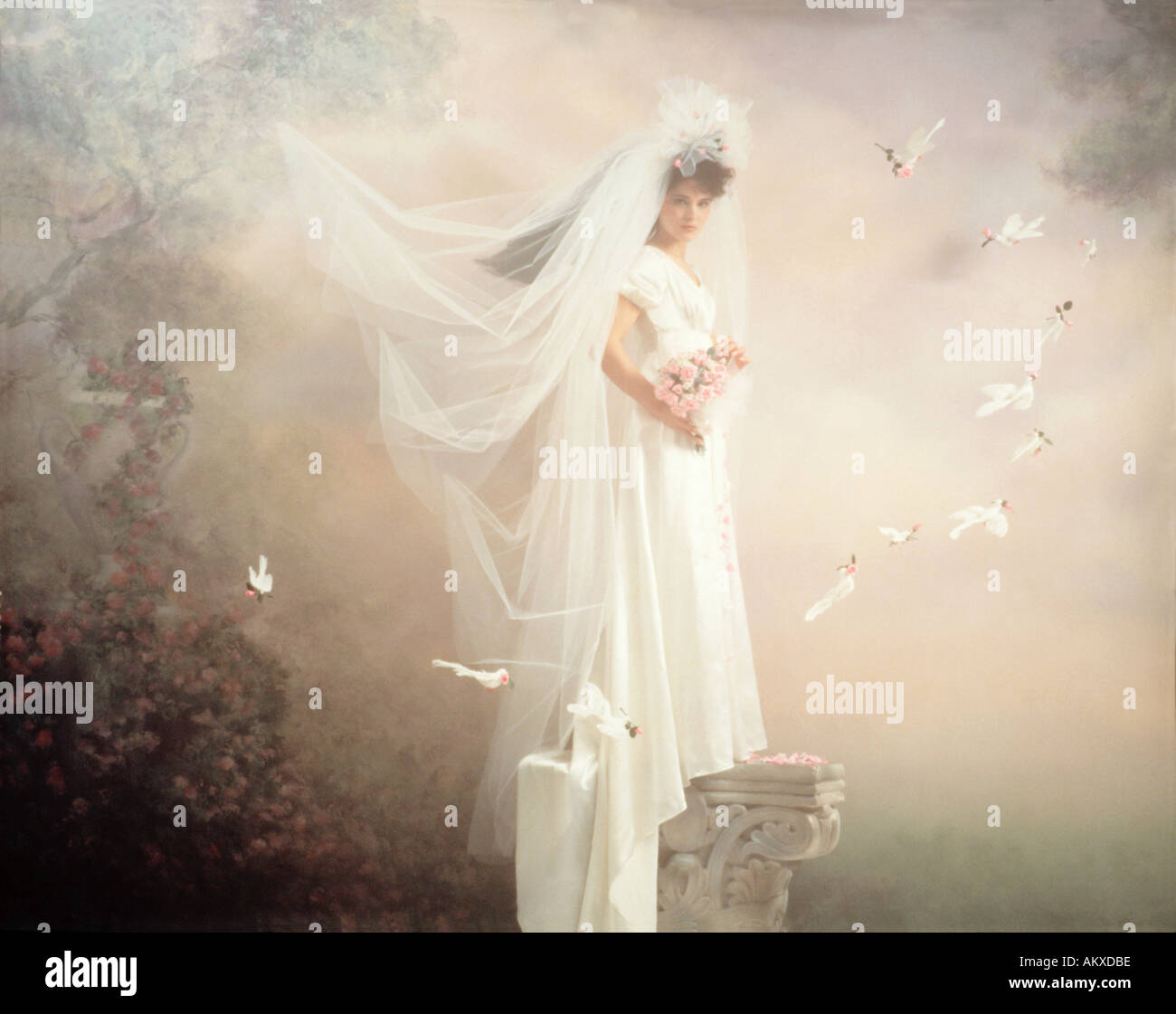 Pedestal surrounded hi-res stock photography and images - Alamy