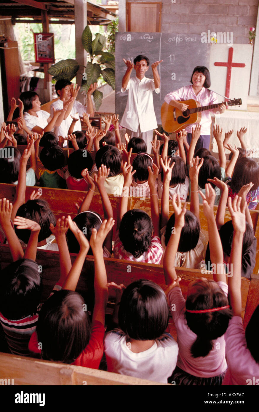 Christian children worship hi-res stock photography and images - Alamy
