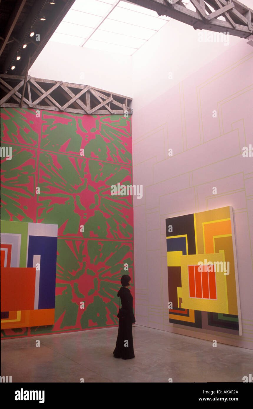 Modern art gallery hi-res stock photography and images - Alamy