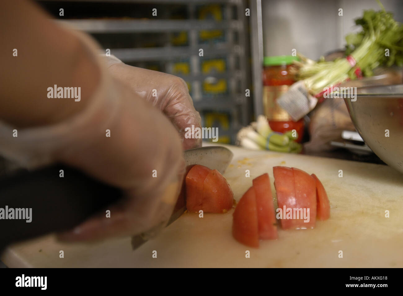 A chefs hands dicing up a tomato Stock Photo - Alamy