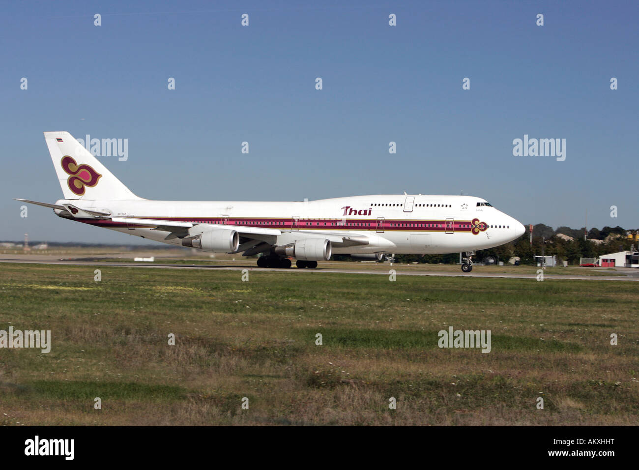 Thai internationally Airways Boeing 747-400 takes off from the ...