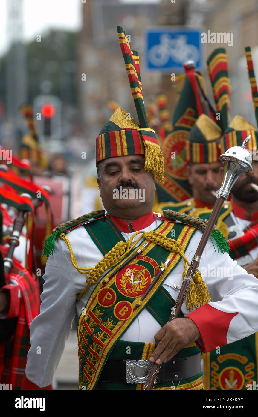 Pakistani Patiala Pipe Band playing in Glasgow Stock Photo - Alamy