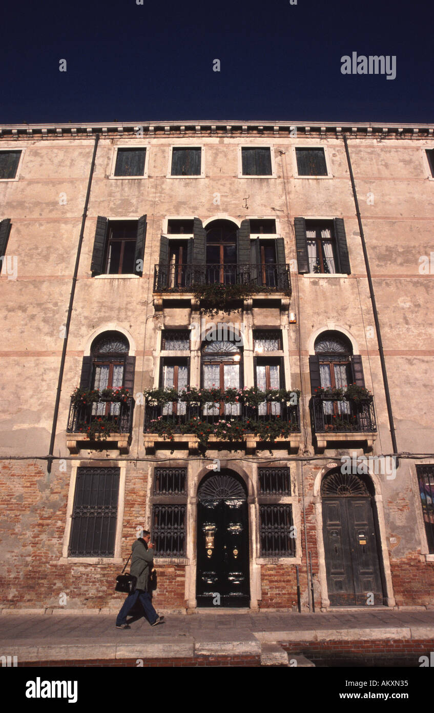 VENICE House on Rio di San Barnaba in Dorsoduro Stock Photo - Alamy