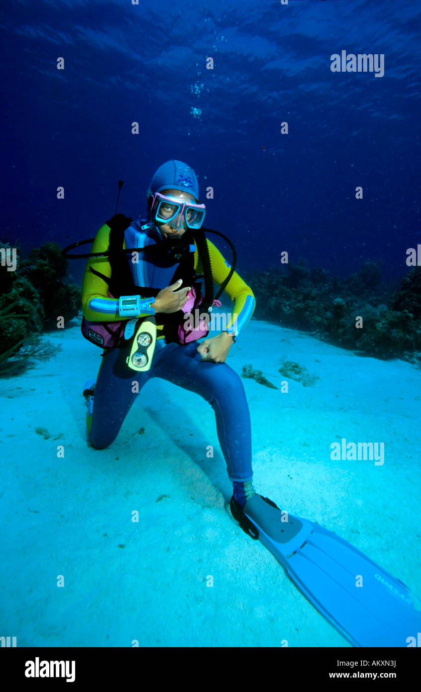 Underwater sign language " has a cramp ", diver points with the fist at ...