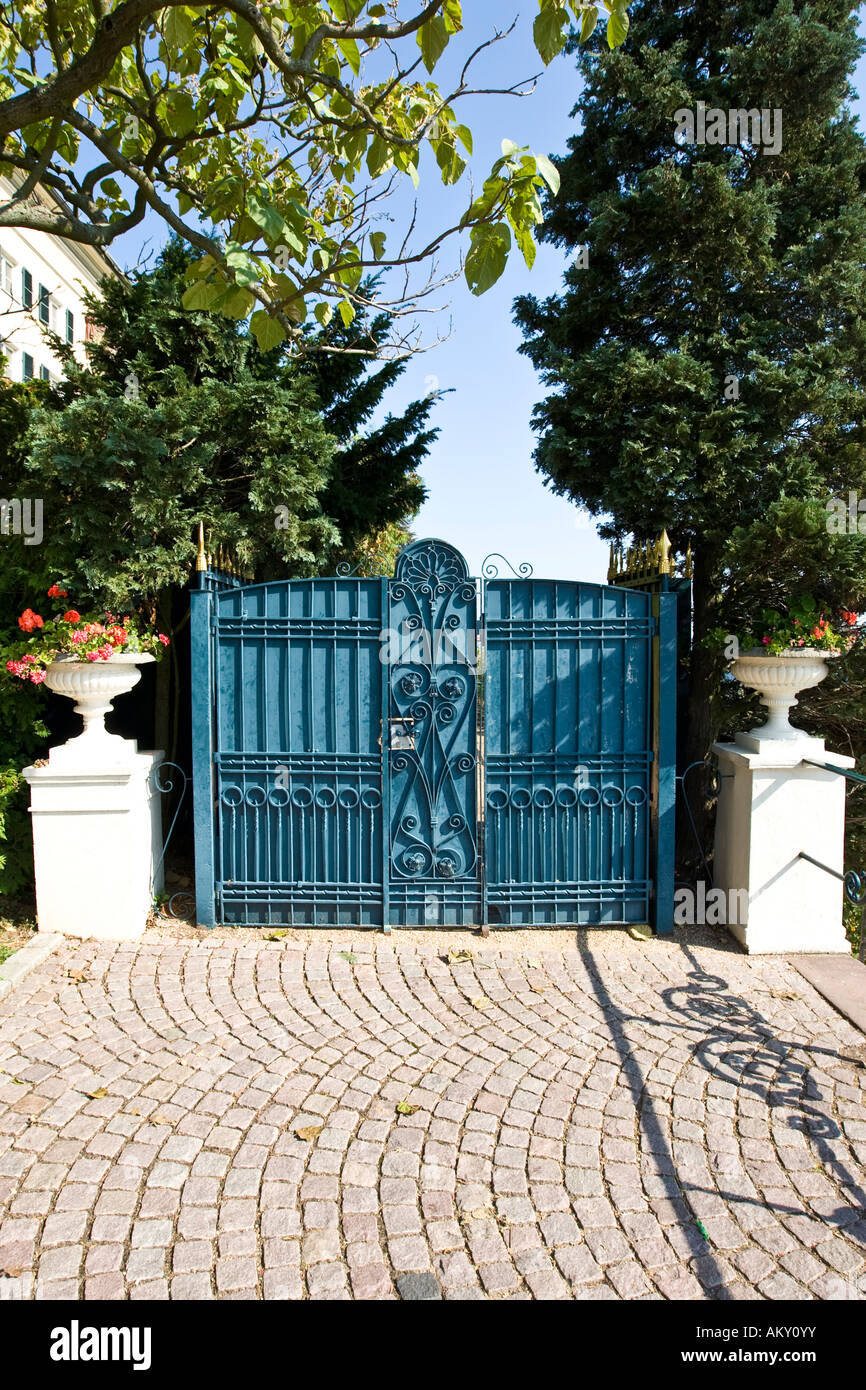 Winery entrance gates hi-res stock photography and images - Alamy