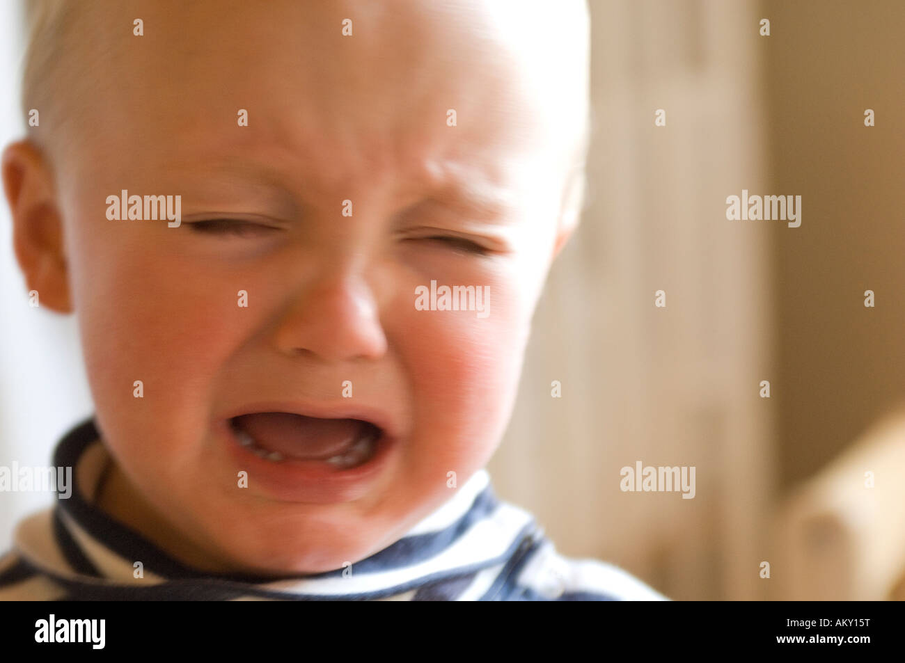 Emotional little hurt boy crying Stock Photo - Alamy