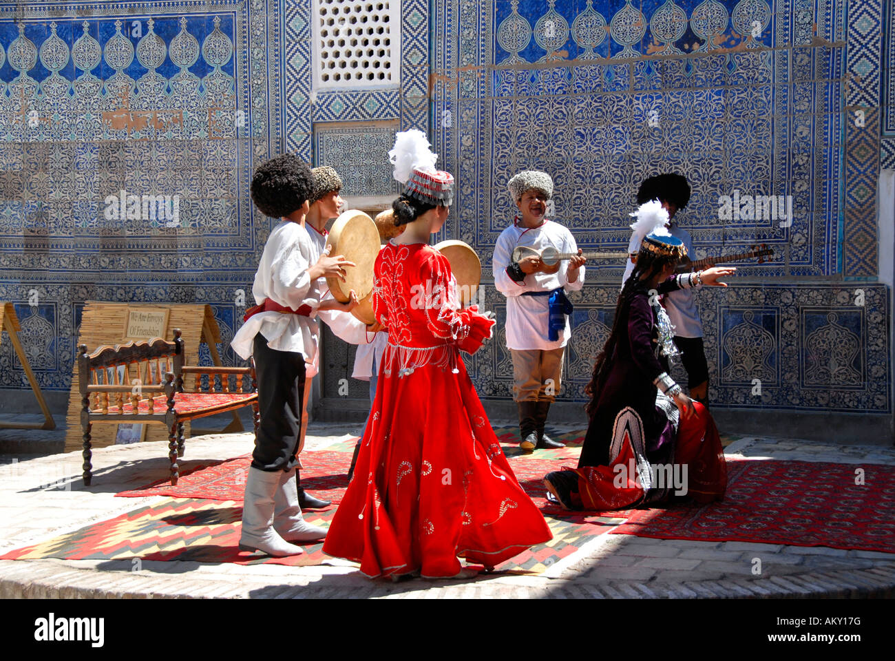 Traditional dance with clothes of Khwarezm Tash Hauli Palace Khiva ...