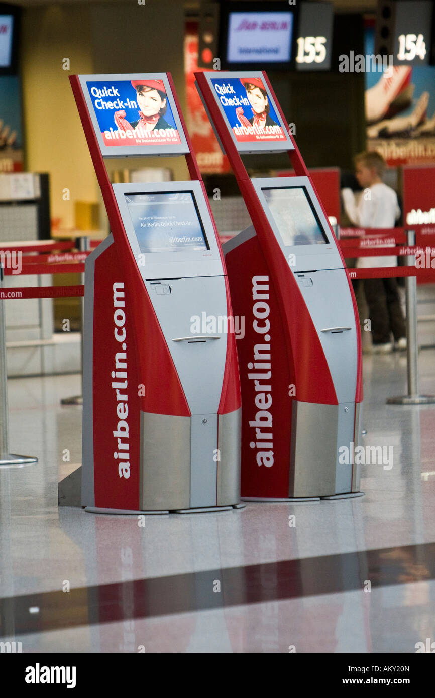 Self check in hi-res stock photography and images - Alamy