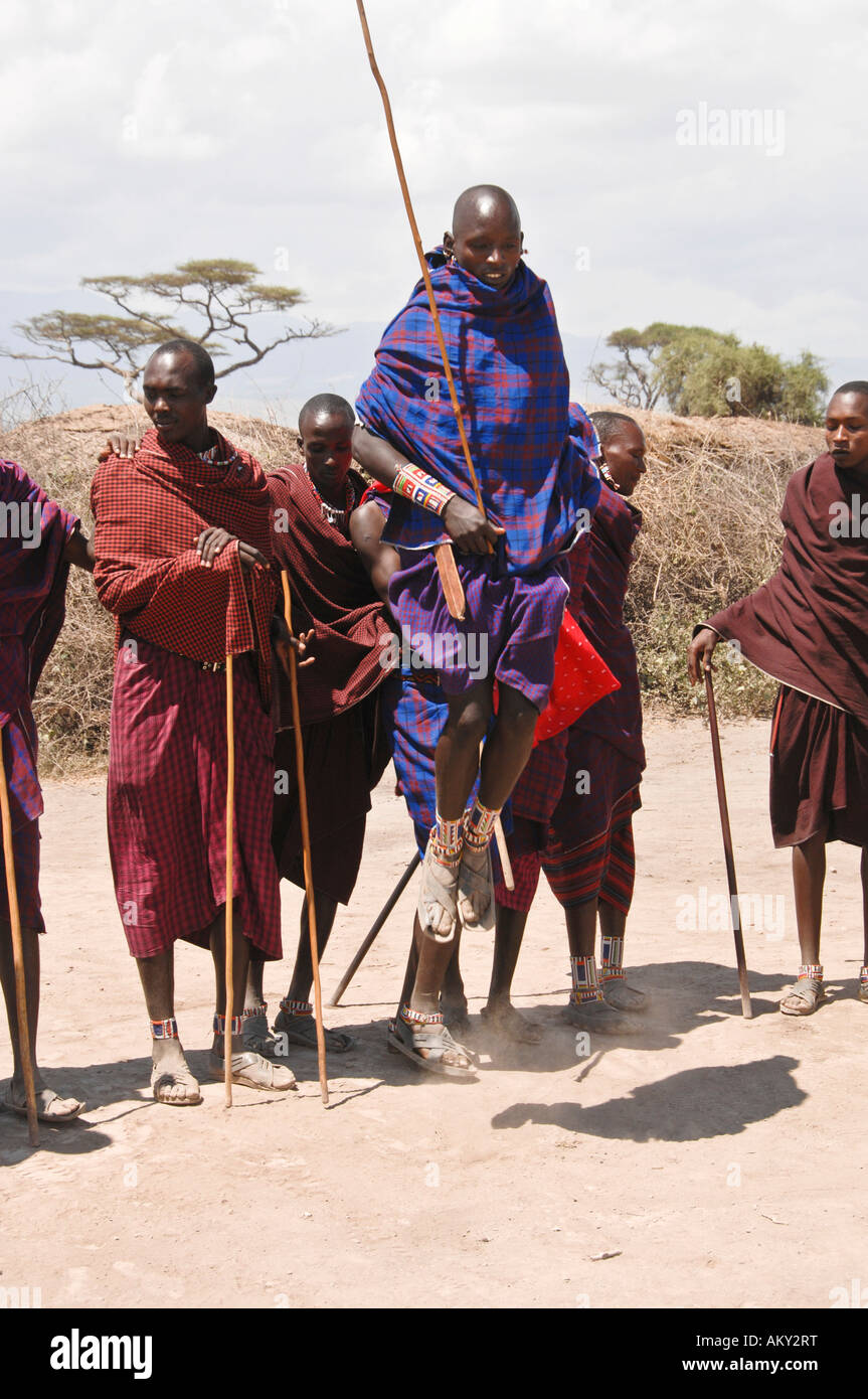 Massai, Massai warriors having a traditional dance, Amboseli national ...