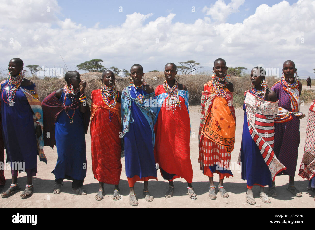Massai, Massai women having a traditional dance, Amboseli national park ...
