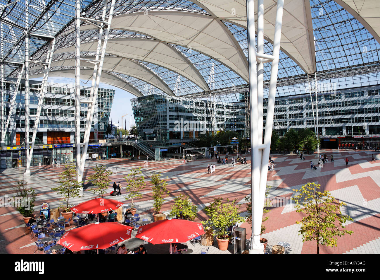 Munich Airport Terminal 2 Stock Photos & Munich Airport Terminal 2 ...