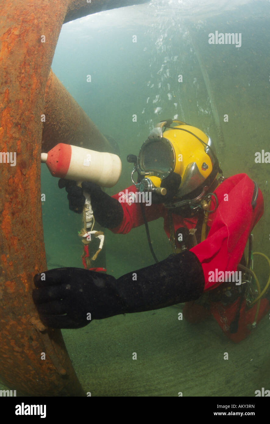 Commercial diver hi-res stock photography and images - Alamy