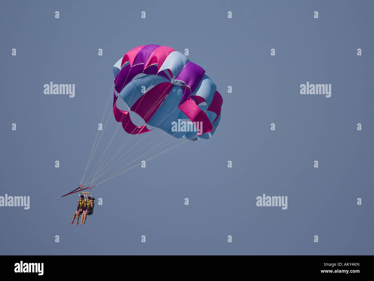 Parasailing dubai hi-res stock photography and images - Alamy