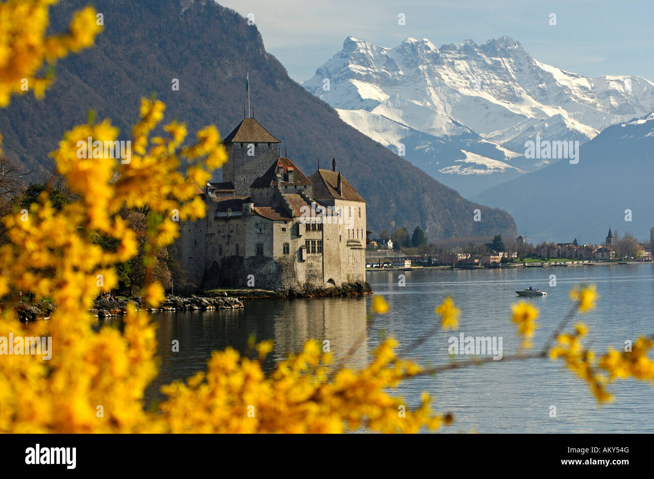 Castle Chillon at Lake Geneva near Montreux, Vaud, Switzerland Stock ...