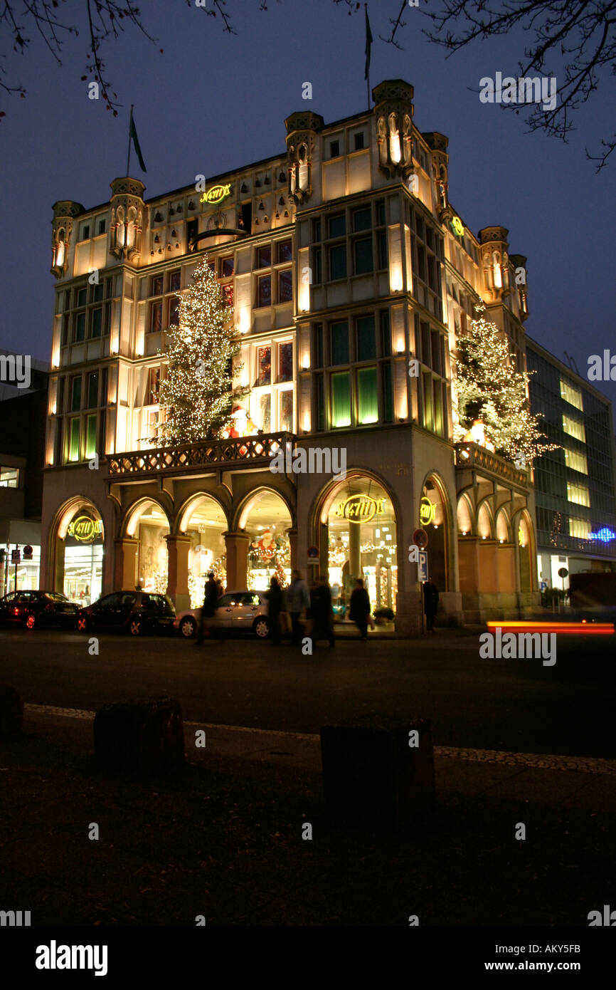 Eau de cologne hi-res stock photography and images - Alamy