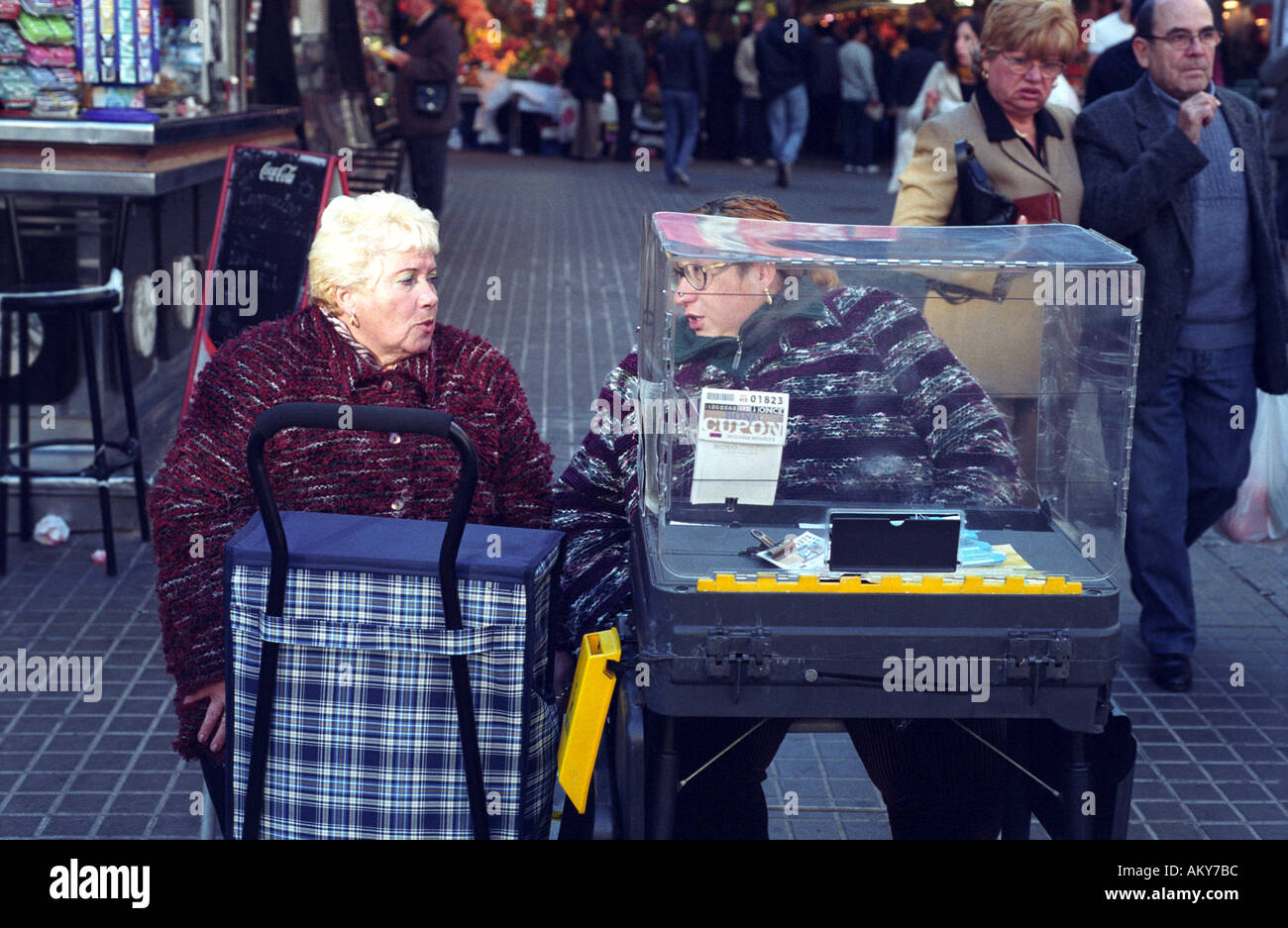 Oap shopping trolley hi-res stock photography and images - Alamy