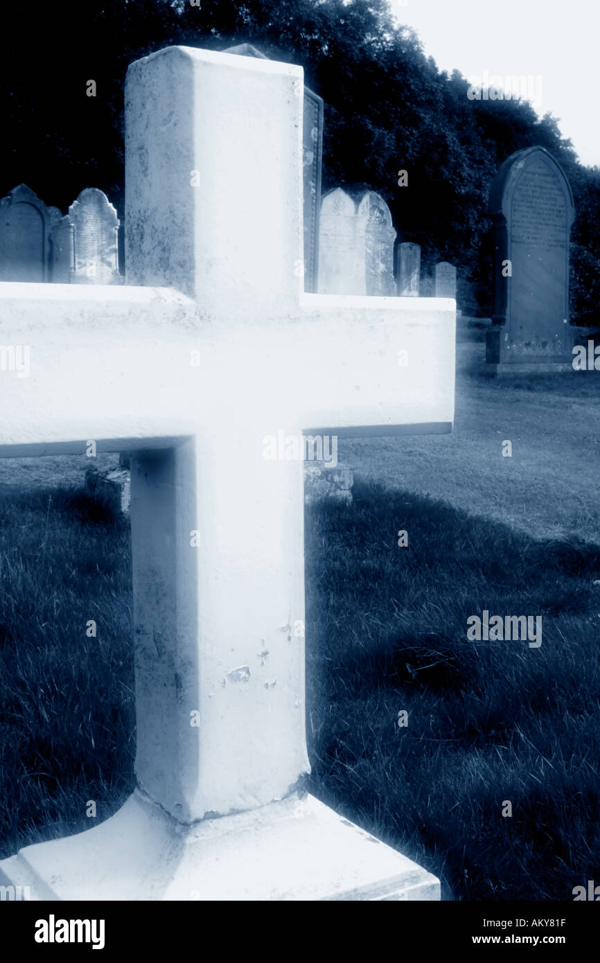 Cross in graveyard Stock Photo - Alamy