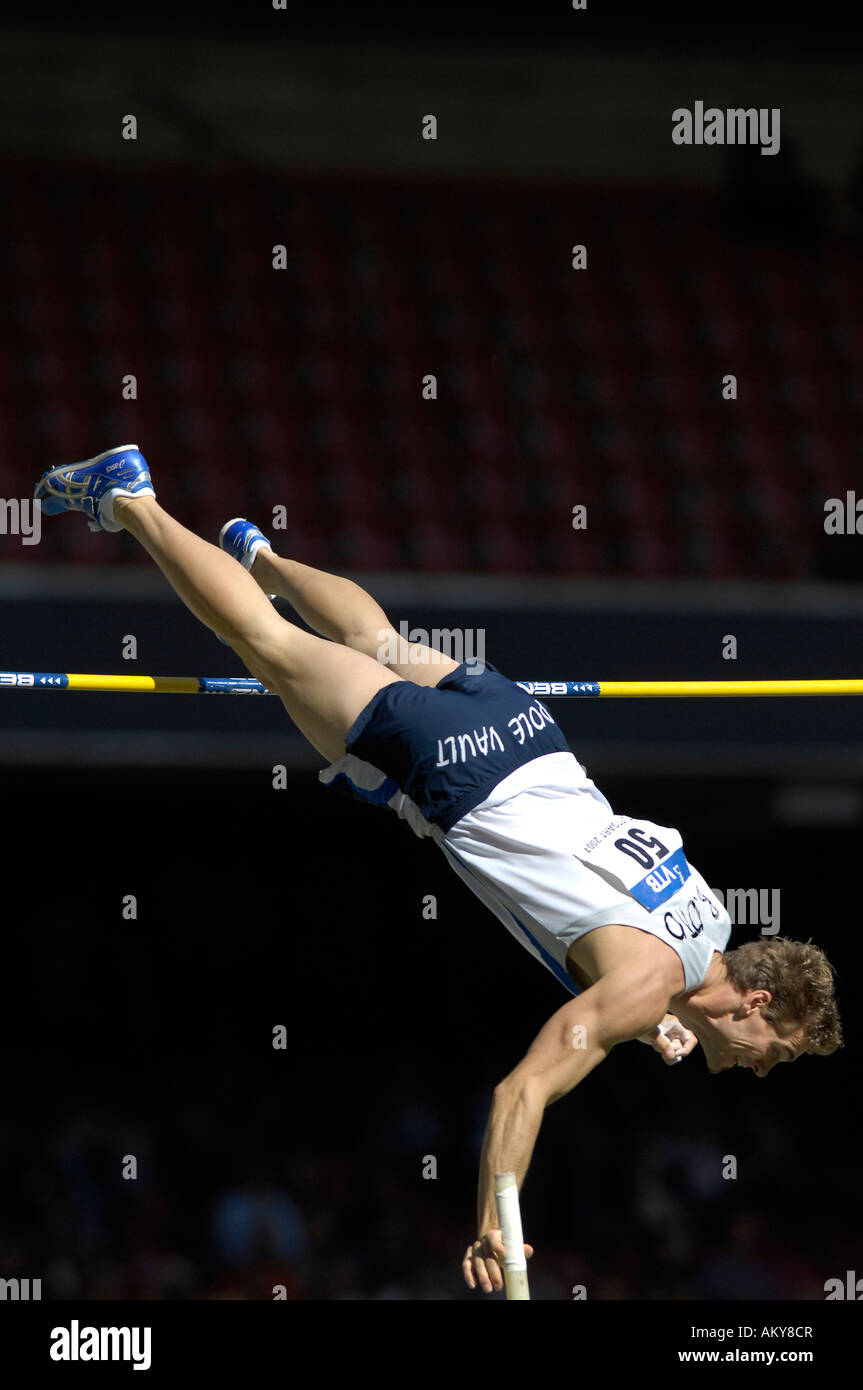 Pole vault crossbar hi-res stock photography and images - Alamy