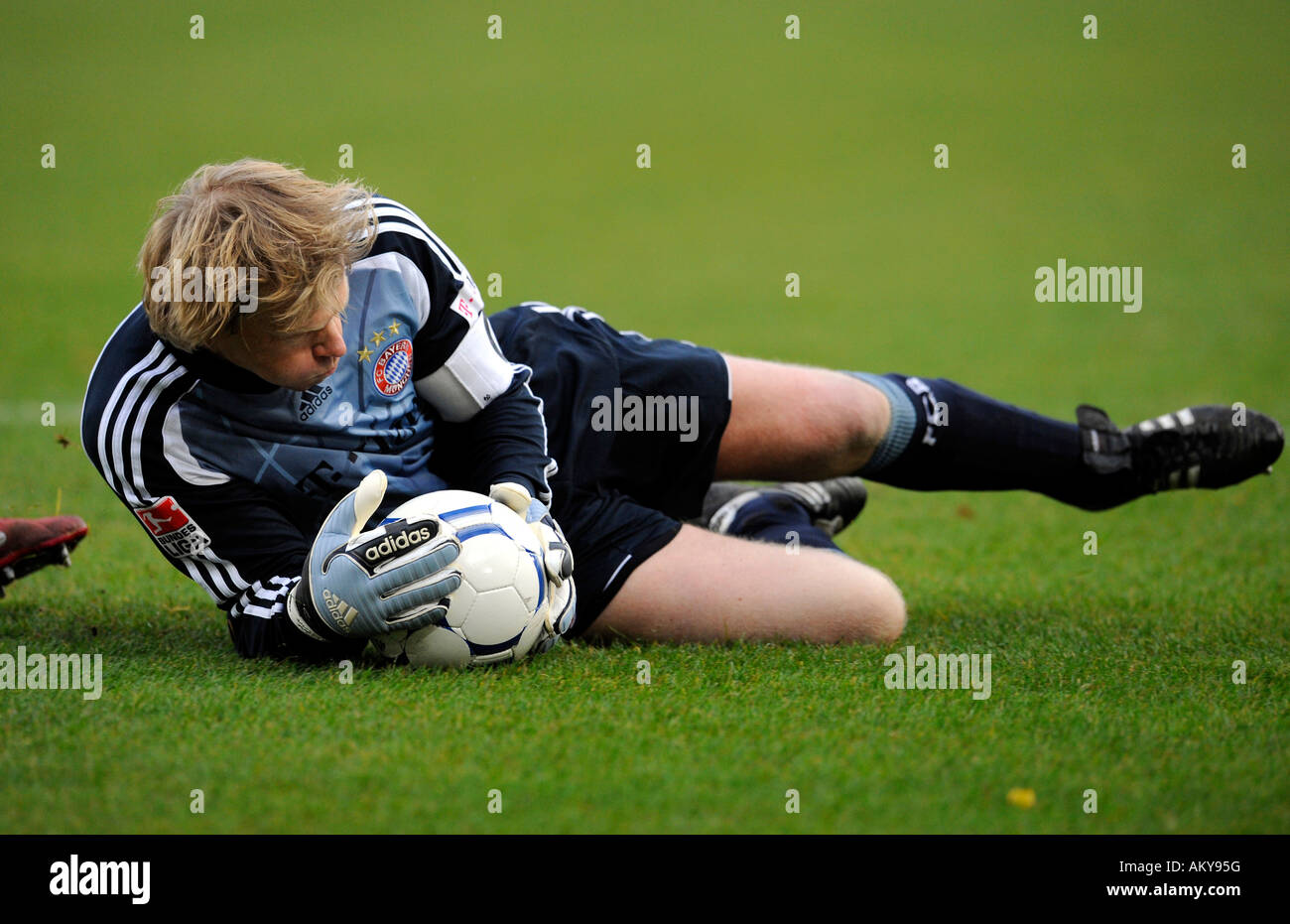 Oliver KAHN goalkeeper FC Bayern Muenchen Stock Photo - Alamy