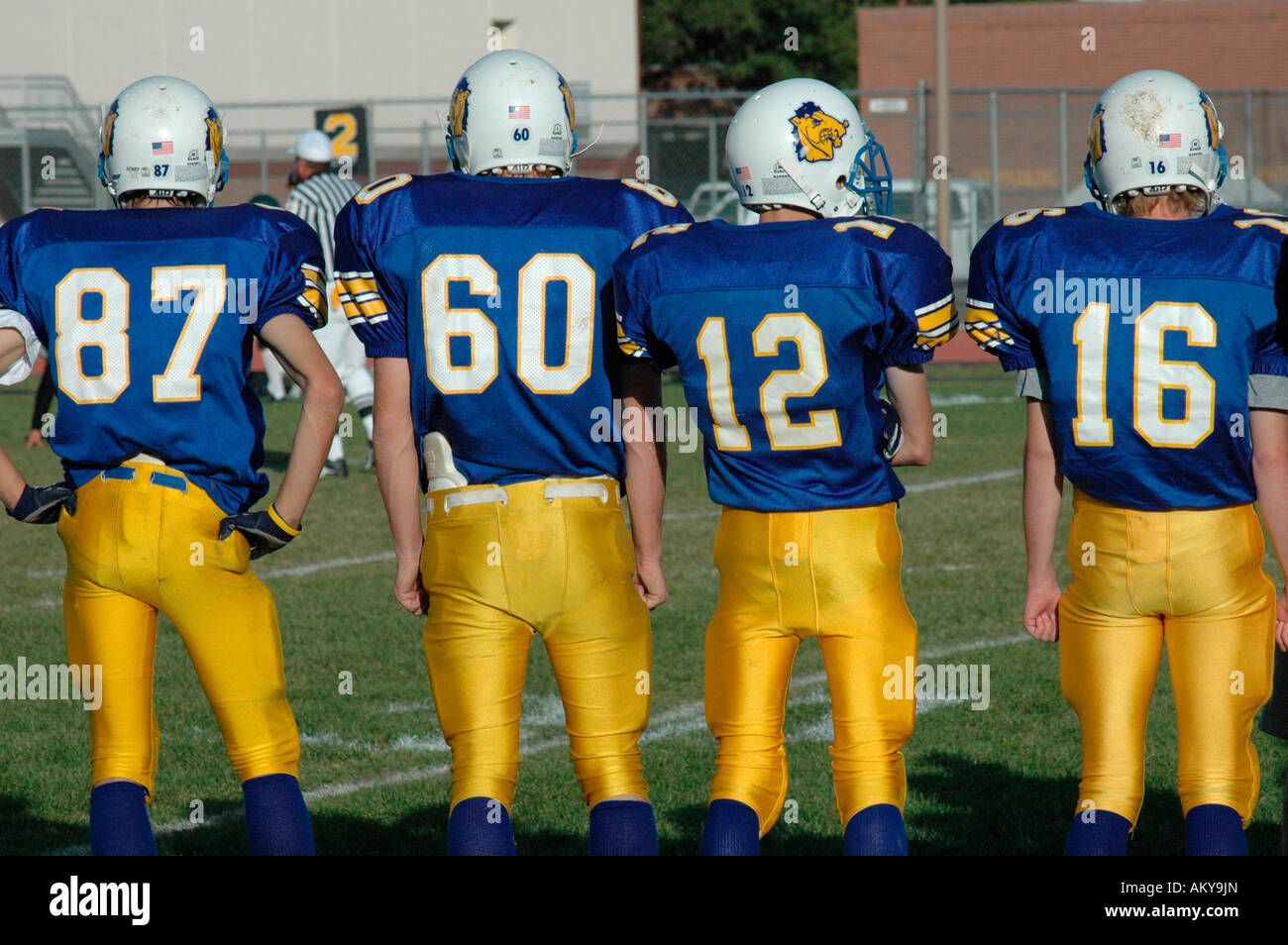 American football team back view hi-res stock photography and images ...