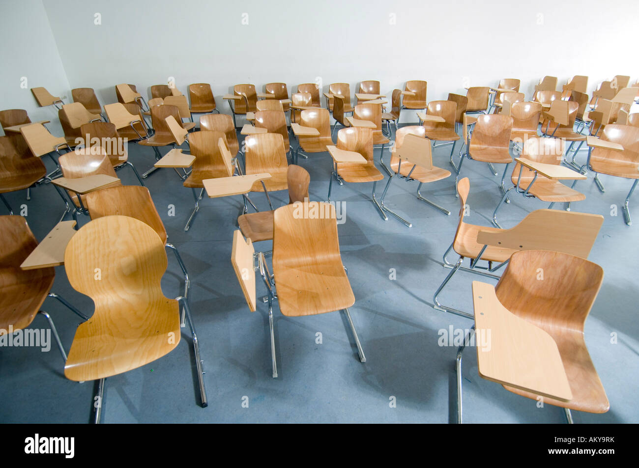 High school classroom empty chair High Resolution Stock Photography and ...
