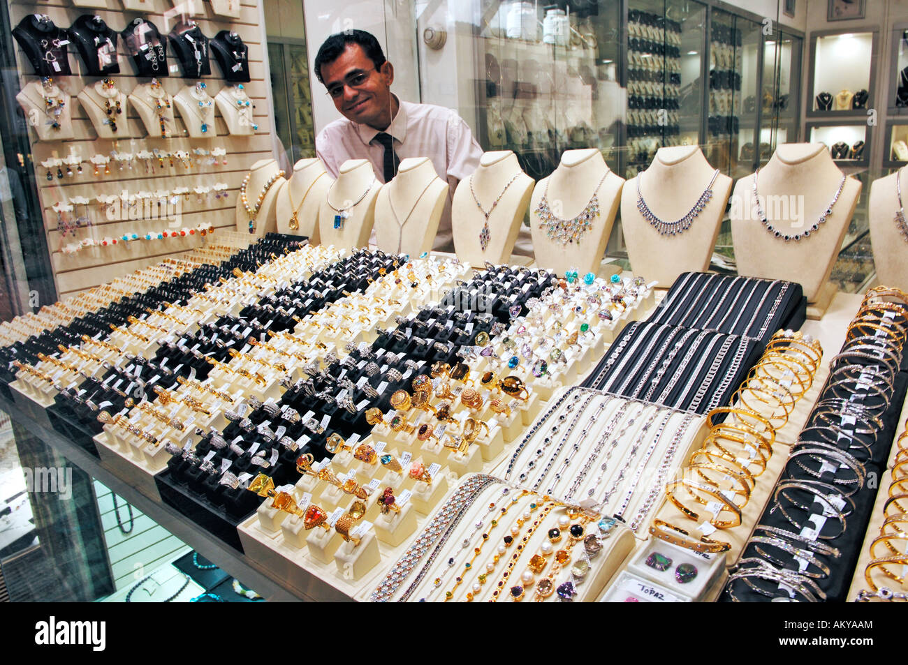 Gold rings dubai hi-res stock photography and images - Alamy