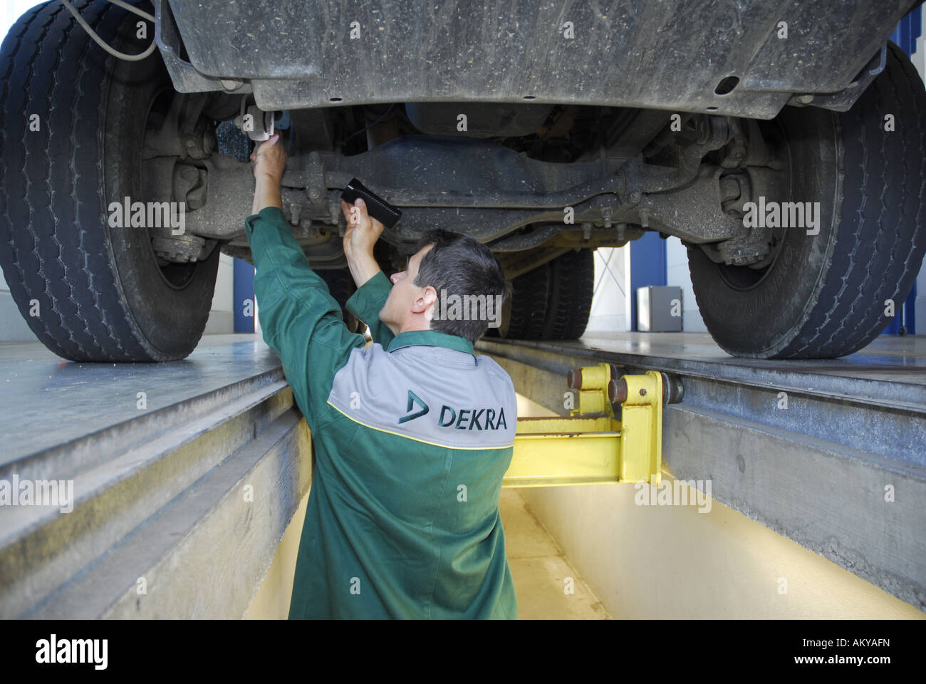 Dekra-employee, general inspection of a lorry Stock Photo - Alamy