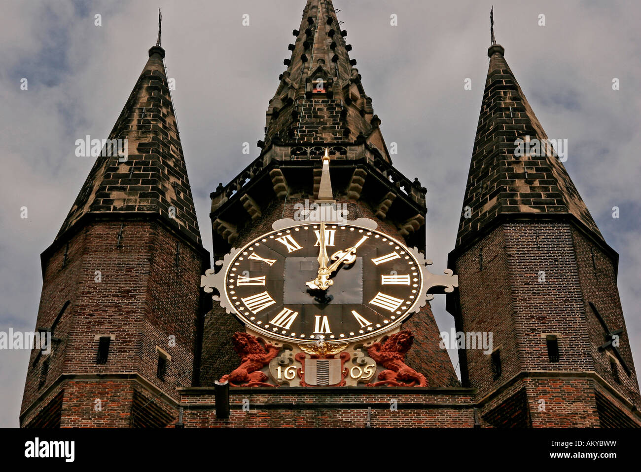 Clock tower of the Oude Kerk (Old Church) in Delft, Netherlands Stock ...