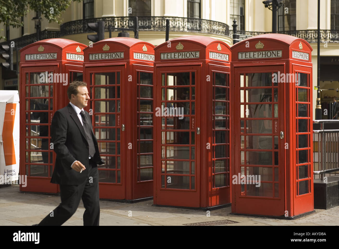 American red telephone booth hi-res stock photography and images - Alamy