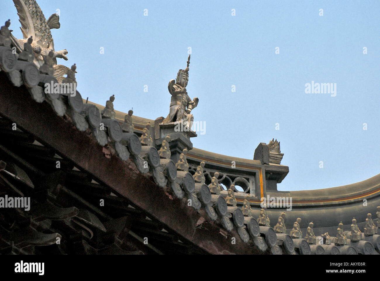 Roof statues, Longhua temple, Shanghai, China Stock Photo - Alamy