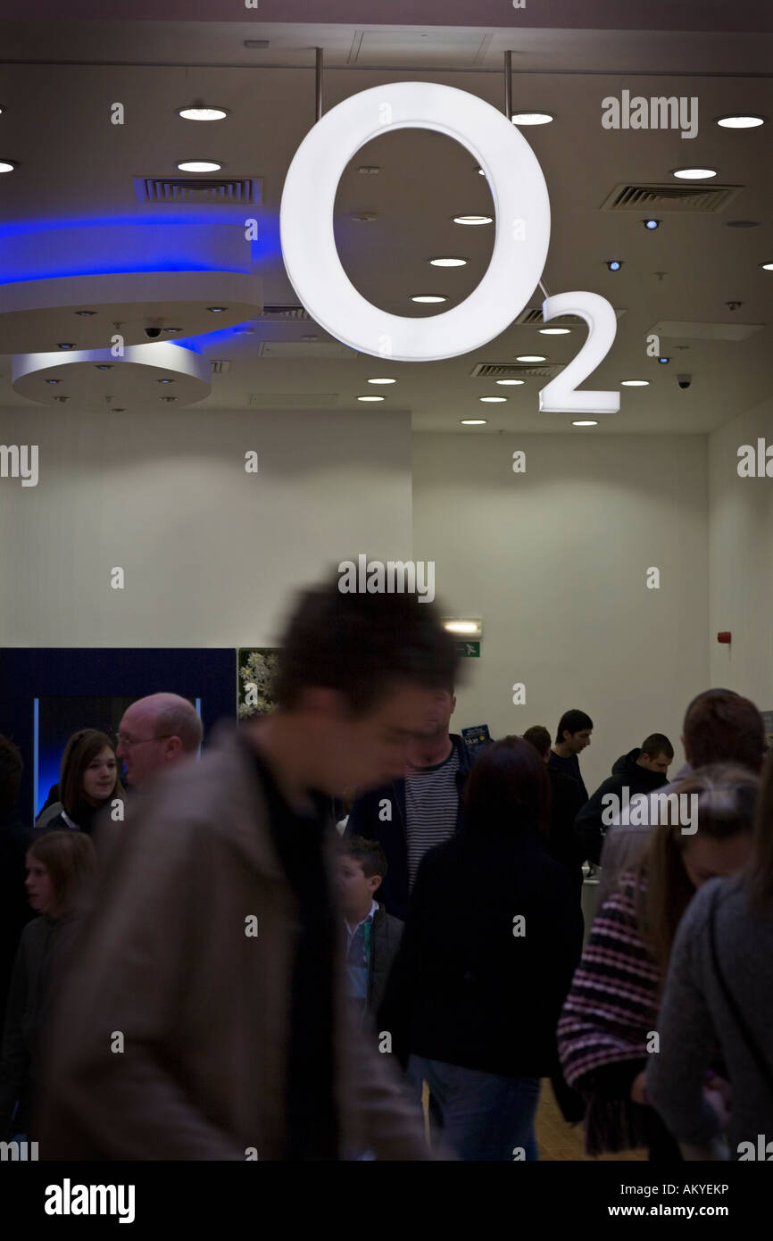 O2 mobile phone shop Stock Photo - Alamy
