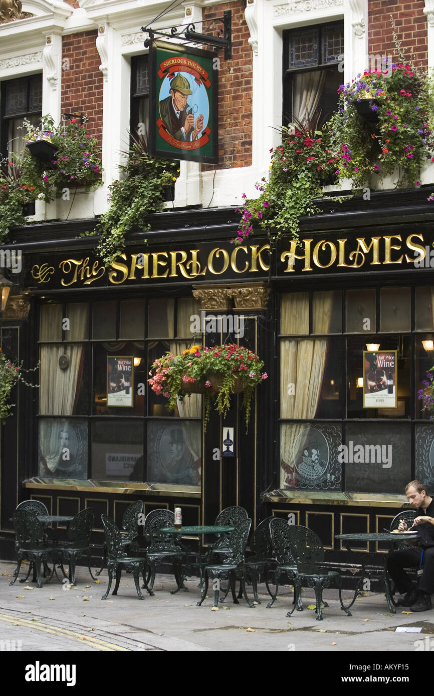 Sherlock holmes sitting room hi-res stock photography and images - Alamy