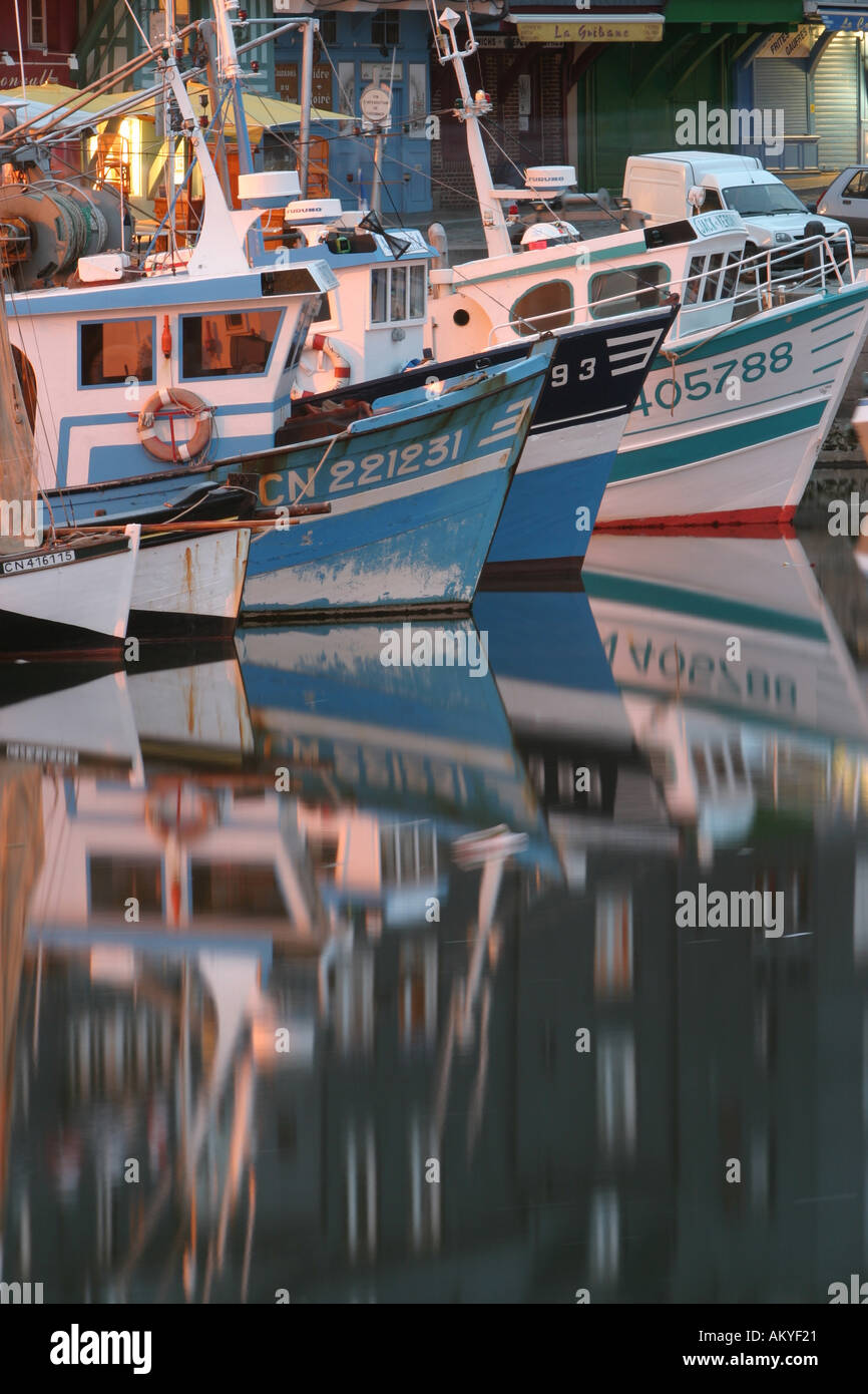 Reflective beach photos hi-res stock photography and images - Alamy