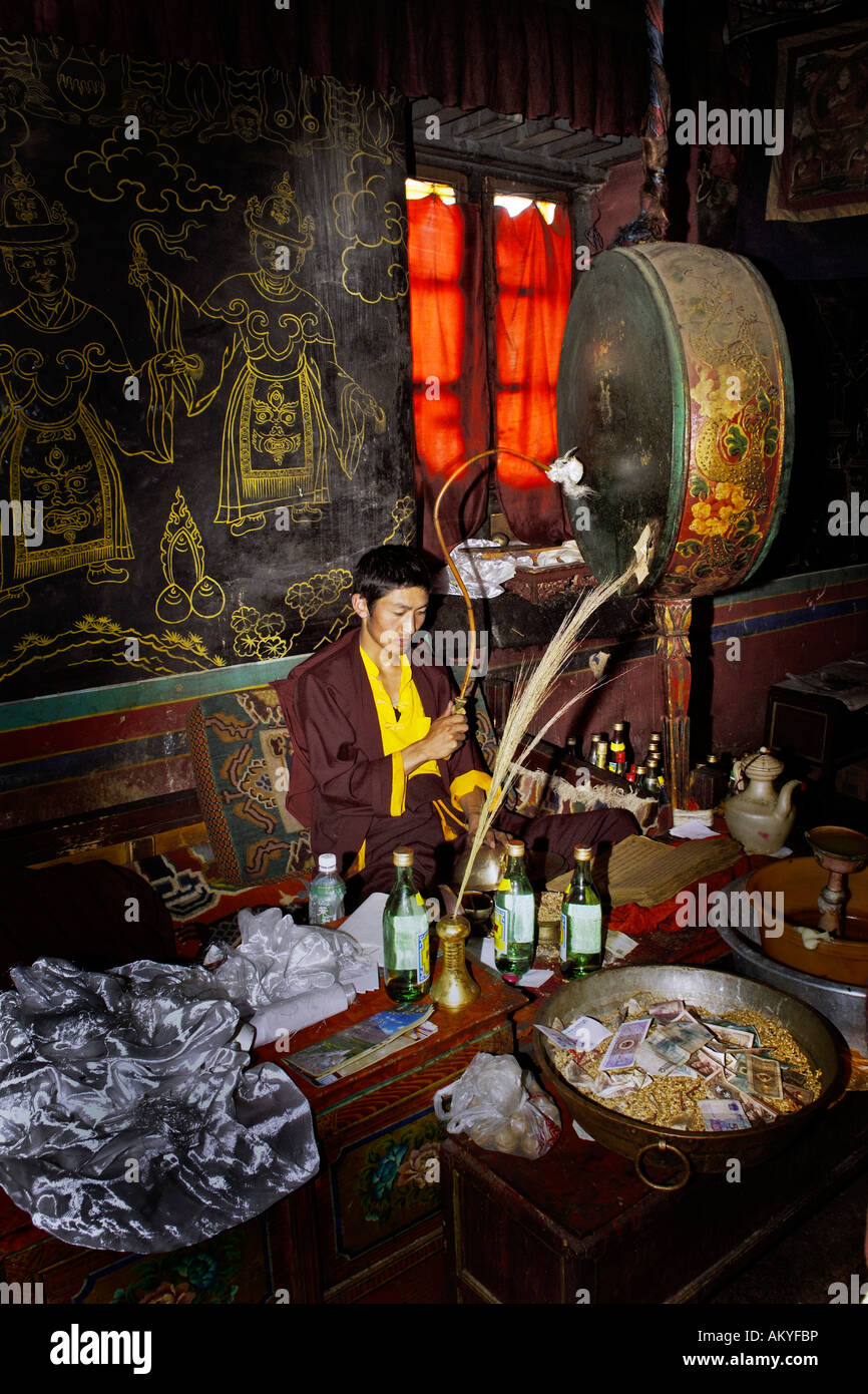 Tibetan monks drums hi-res stock photography and images - Alamy