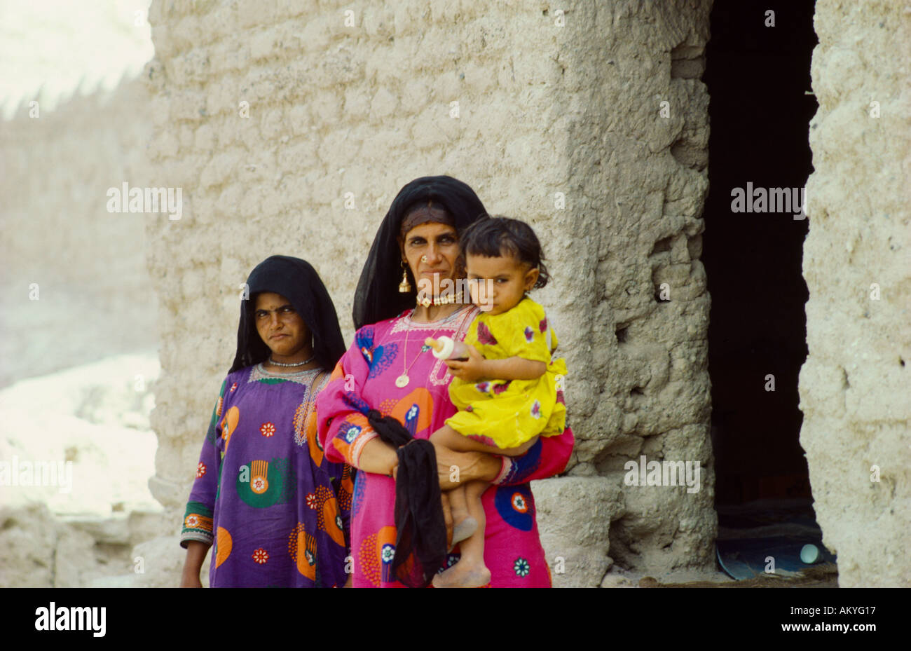 Burami Oman Bedouin Woman Child UAE Border Stock Photo - Alamy