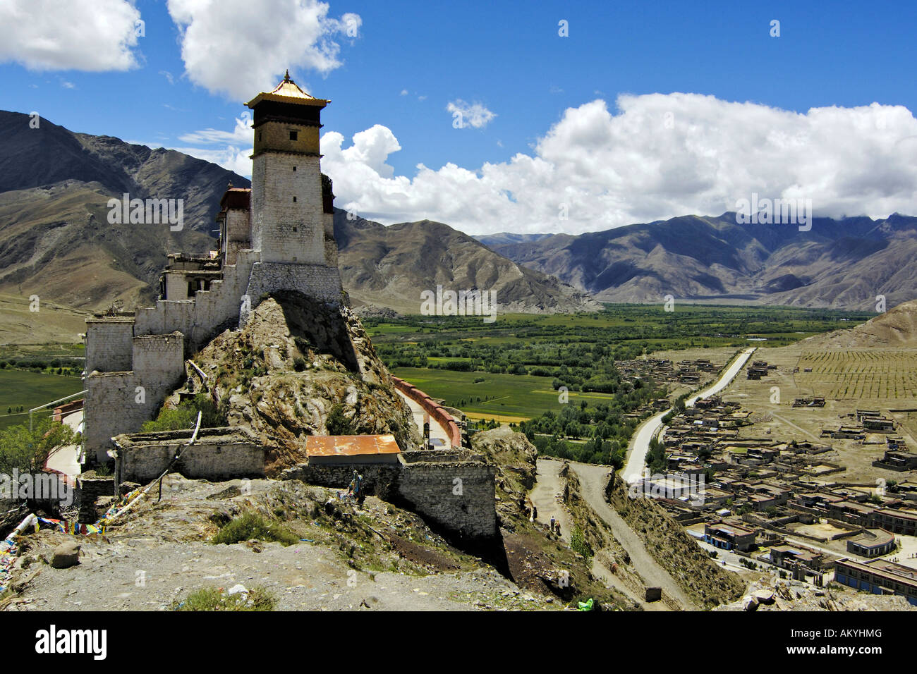 Yumbulagang fortress tibet hi-res stock photography and images - Alamy