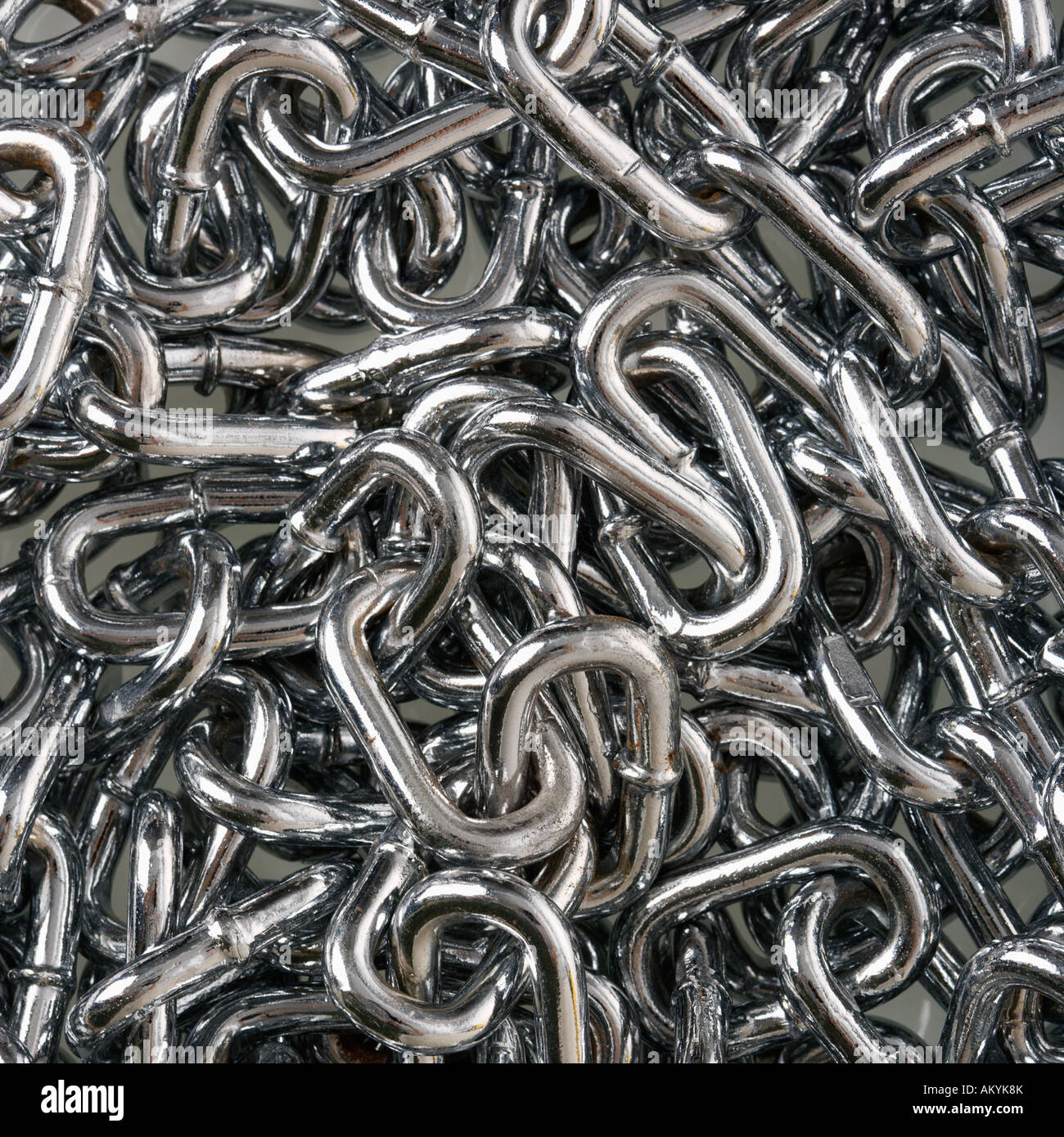 Pile of chain links Stock Photo - Alamy