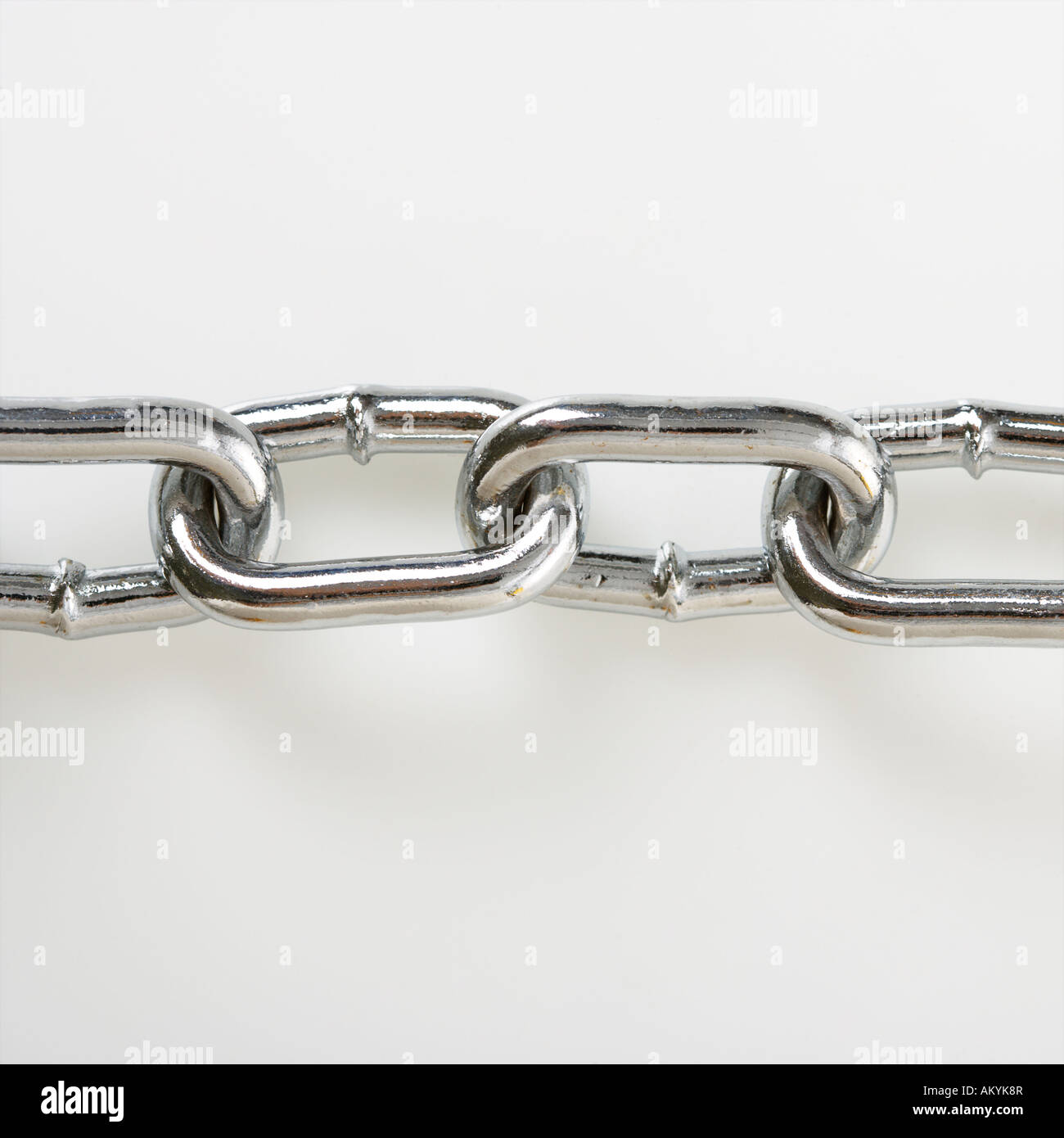 Chain links in a straight horizontal line Stock Photo - Alamy