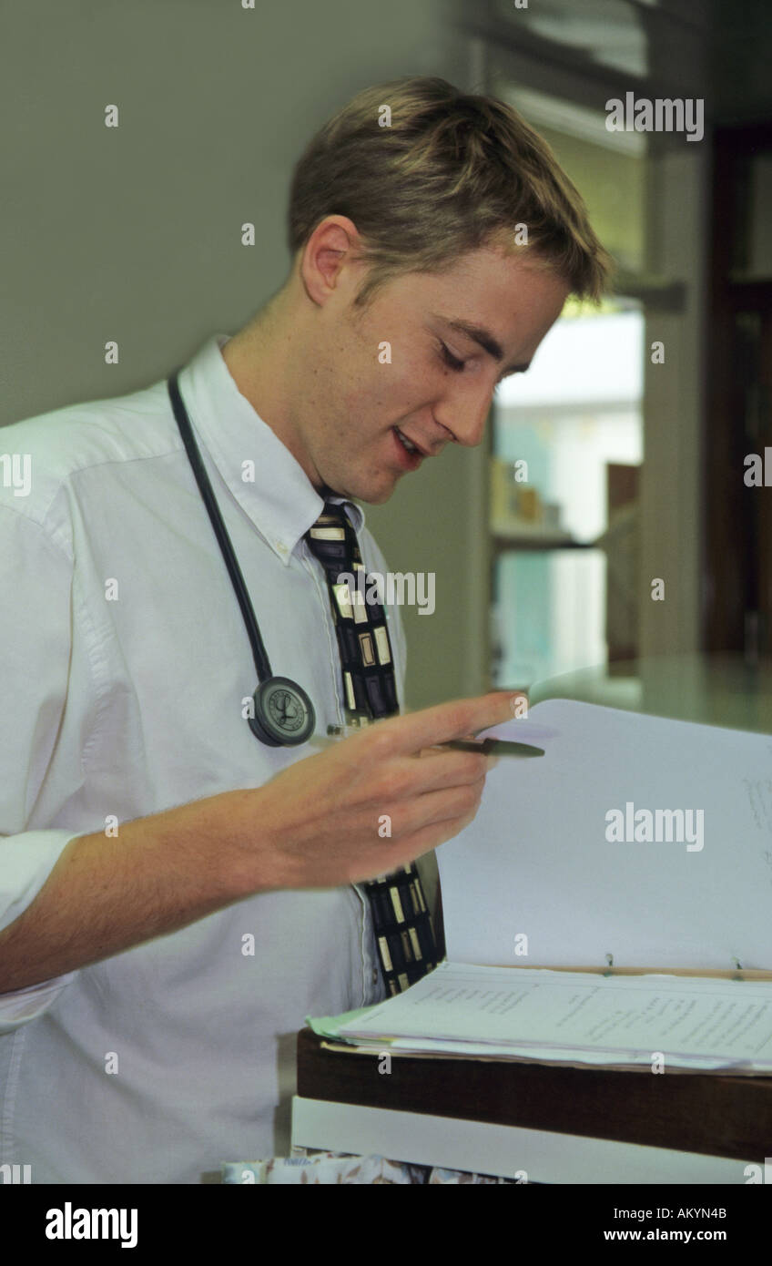 doctor going over patients notes in hospital ward Stock Photo - Alamy