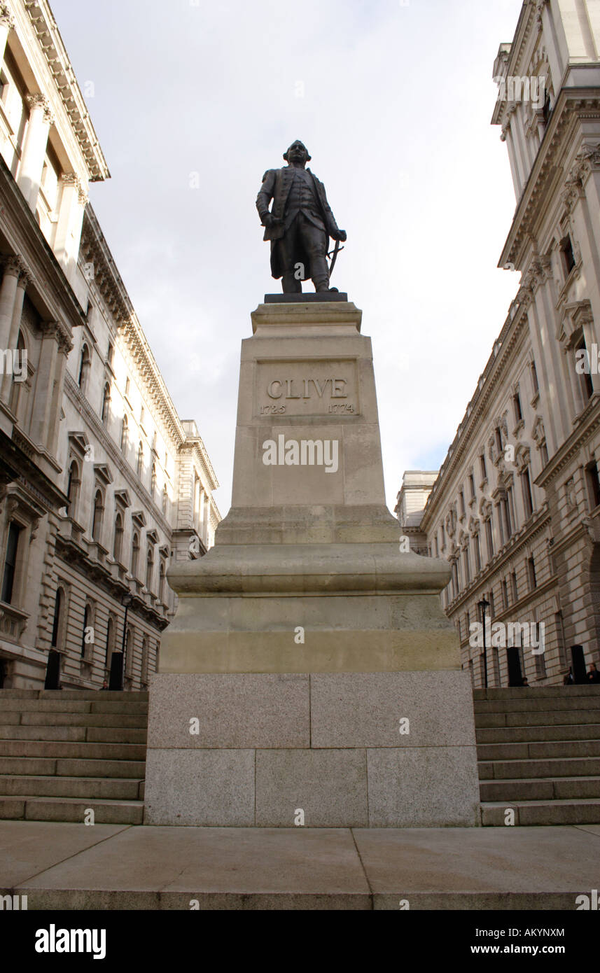 Clive of india statue london hi-res stock photography and images - Alamy