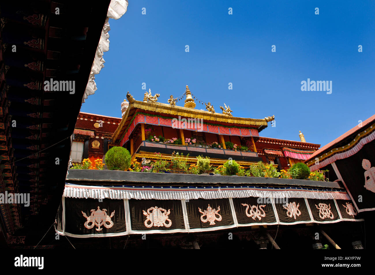 Lhasa tempel jokhang hi-res stock photography and images - Alamy
