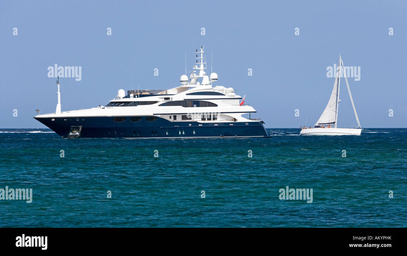 Ocean going boats hi-res stock photography and images - Alamy
