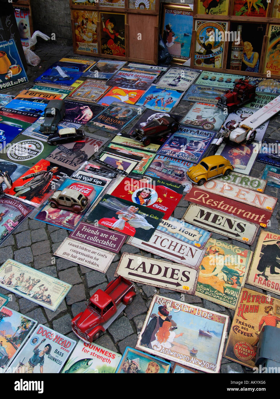 Rummage hi-res stock photography and images - Alamy