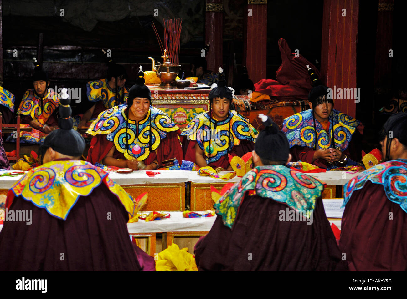 Tibetan monks cap hi-res stock photography and images - Alamy