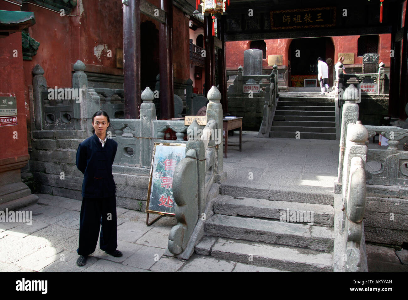 Guard, entrance to the Purple Cloud Temple, Wudang monastery, China ...
