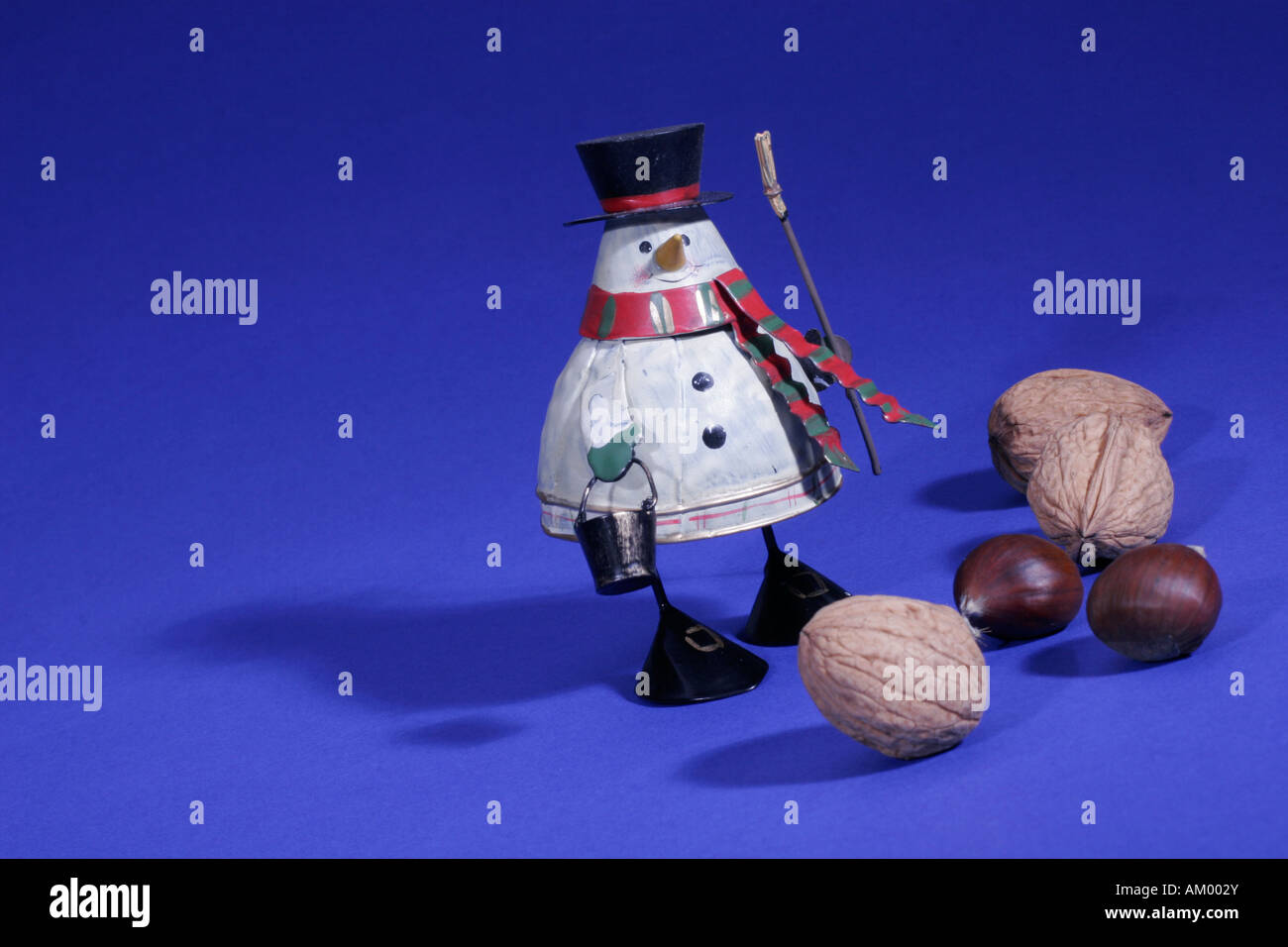 Snowman and santa claus hi-res stock photography and images - Alamy