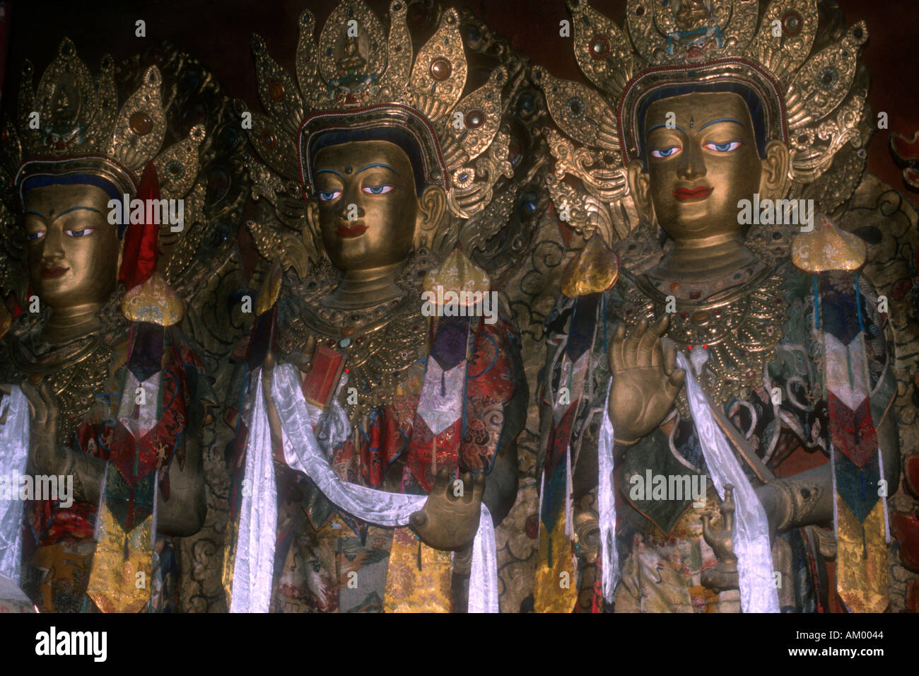 Earth and water statues hi-res stock photography and images - Alamy