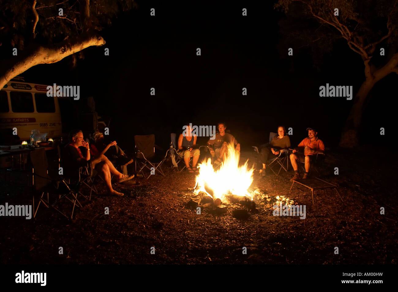 Campfire outback australia hi-res stock photography and images - Alamy