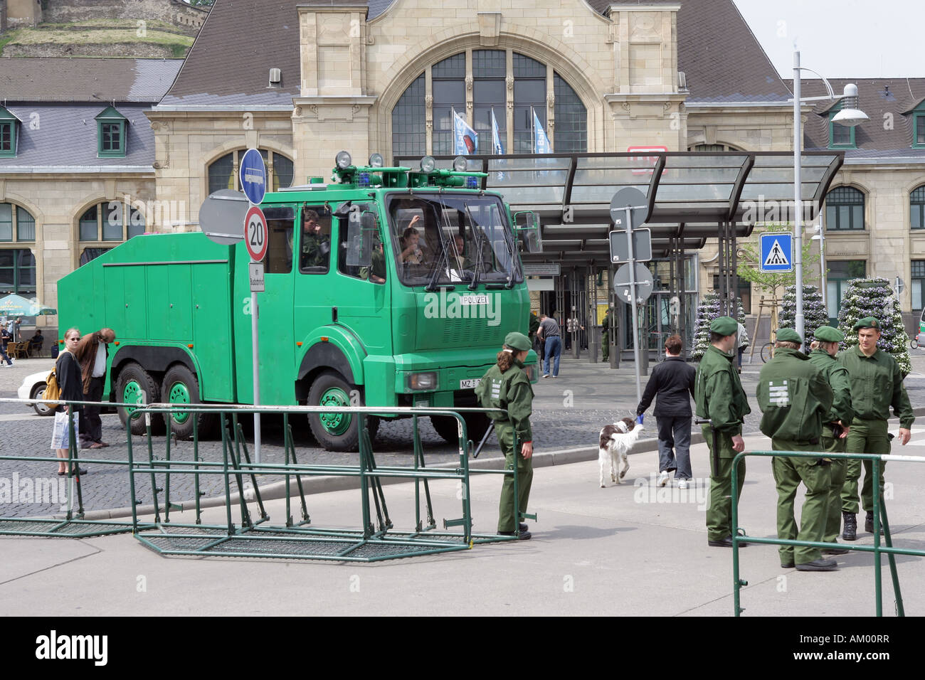 Water cannon police hi-res stock photography and images - Alamy